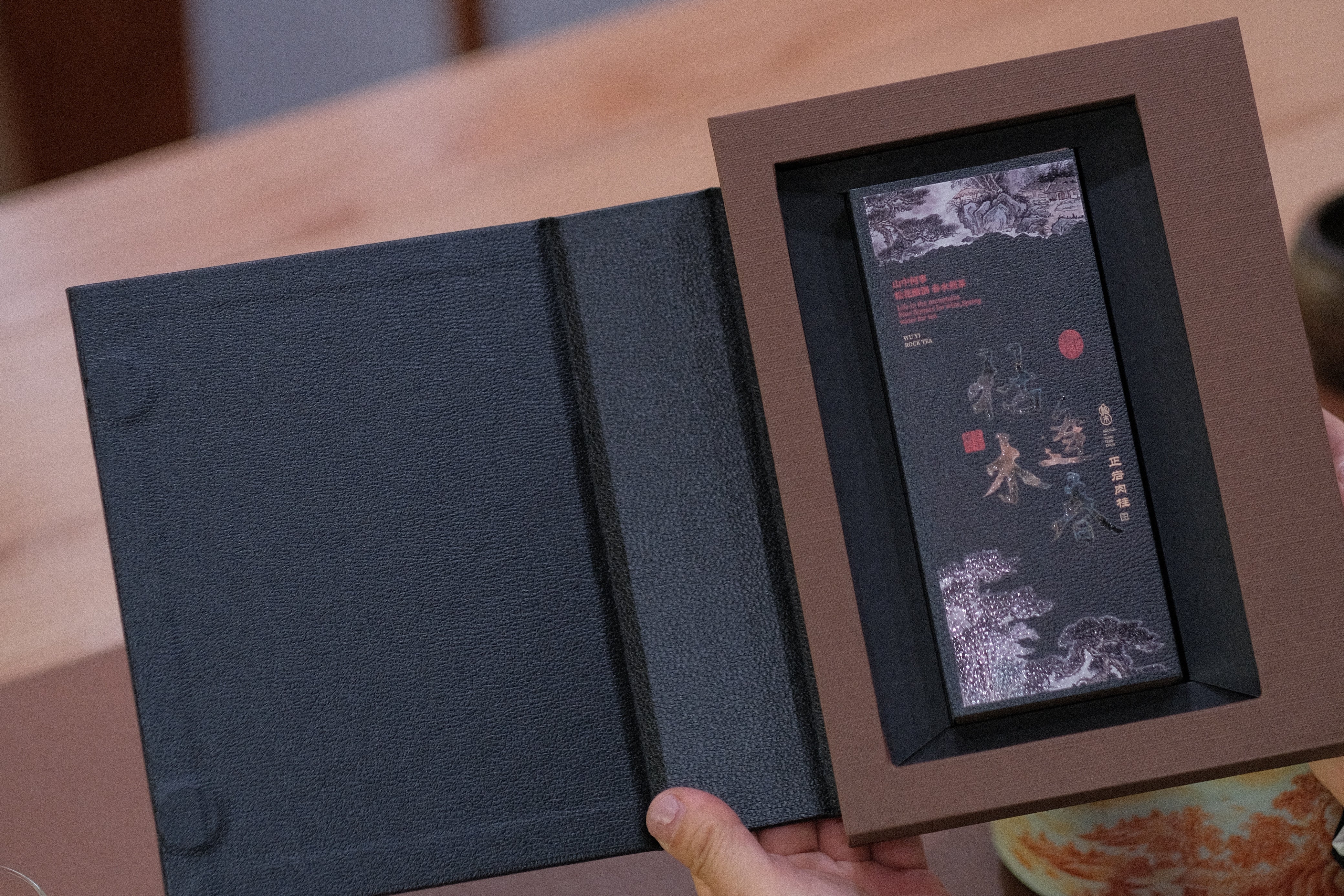 The limited-edition rock tea "Ku Mu Feng Chun Rou Gui" of Tongxin She ...